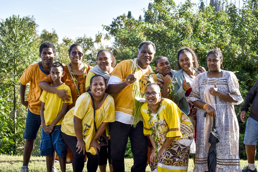 Pierre Gope fête trente ans de passion au centre culturel Tjibaou | Les ...