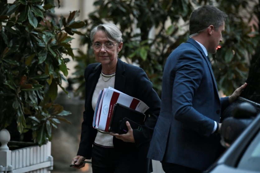 Retraites: Borne temporise sur les 65 ans sans convaincre les syndicats ...
