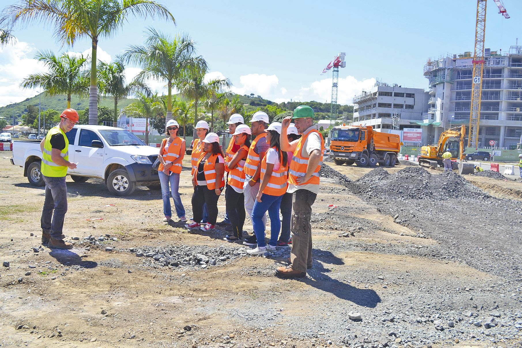 Des étudiants sur le chantier du Néobus | Les Nouvelles Calédoniennes