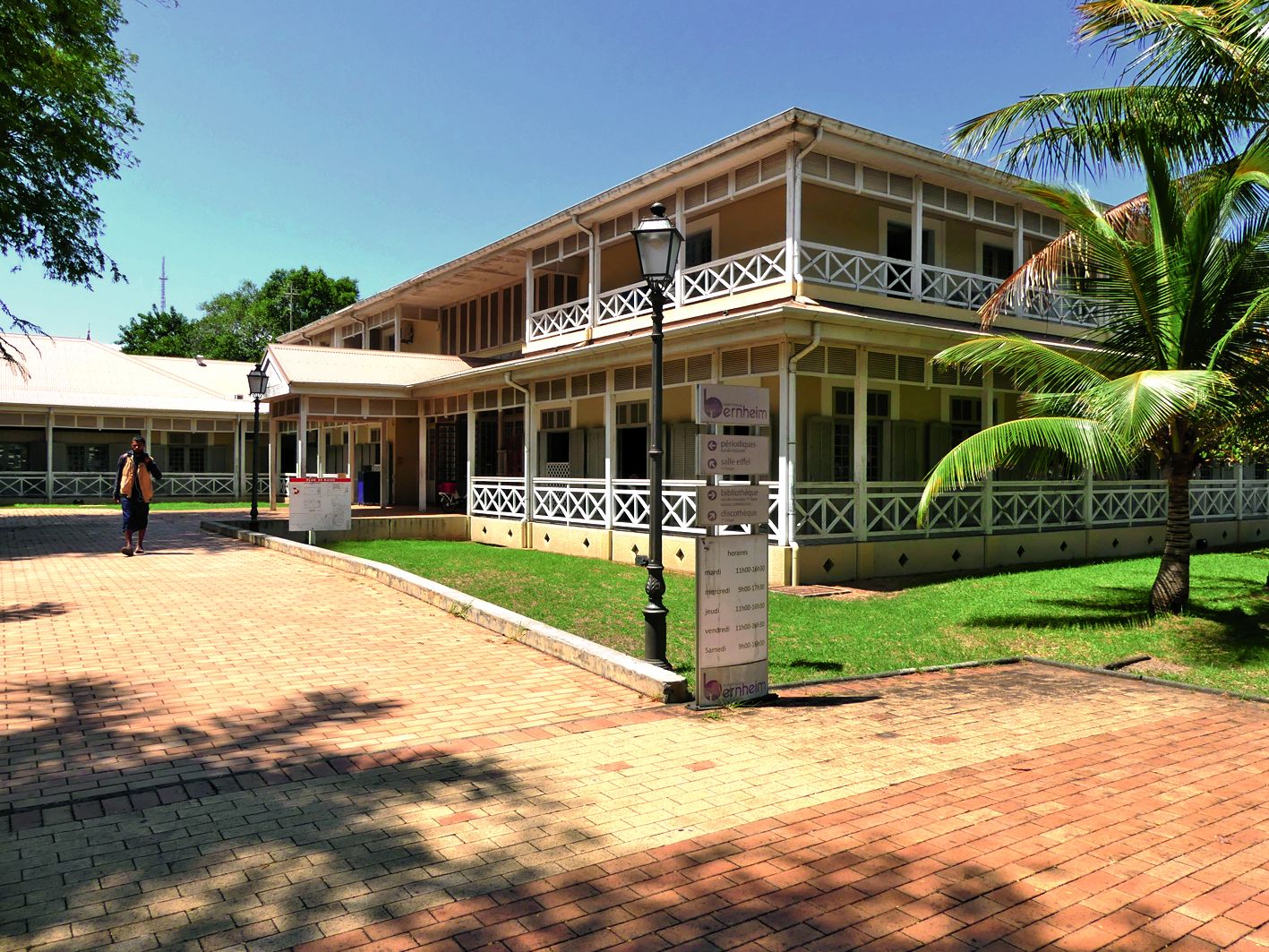 La bibliothèque Bernheim organise son premier marché | Les Nouvelles ...