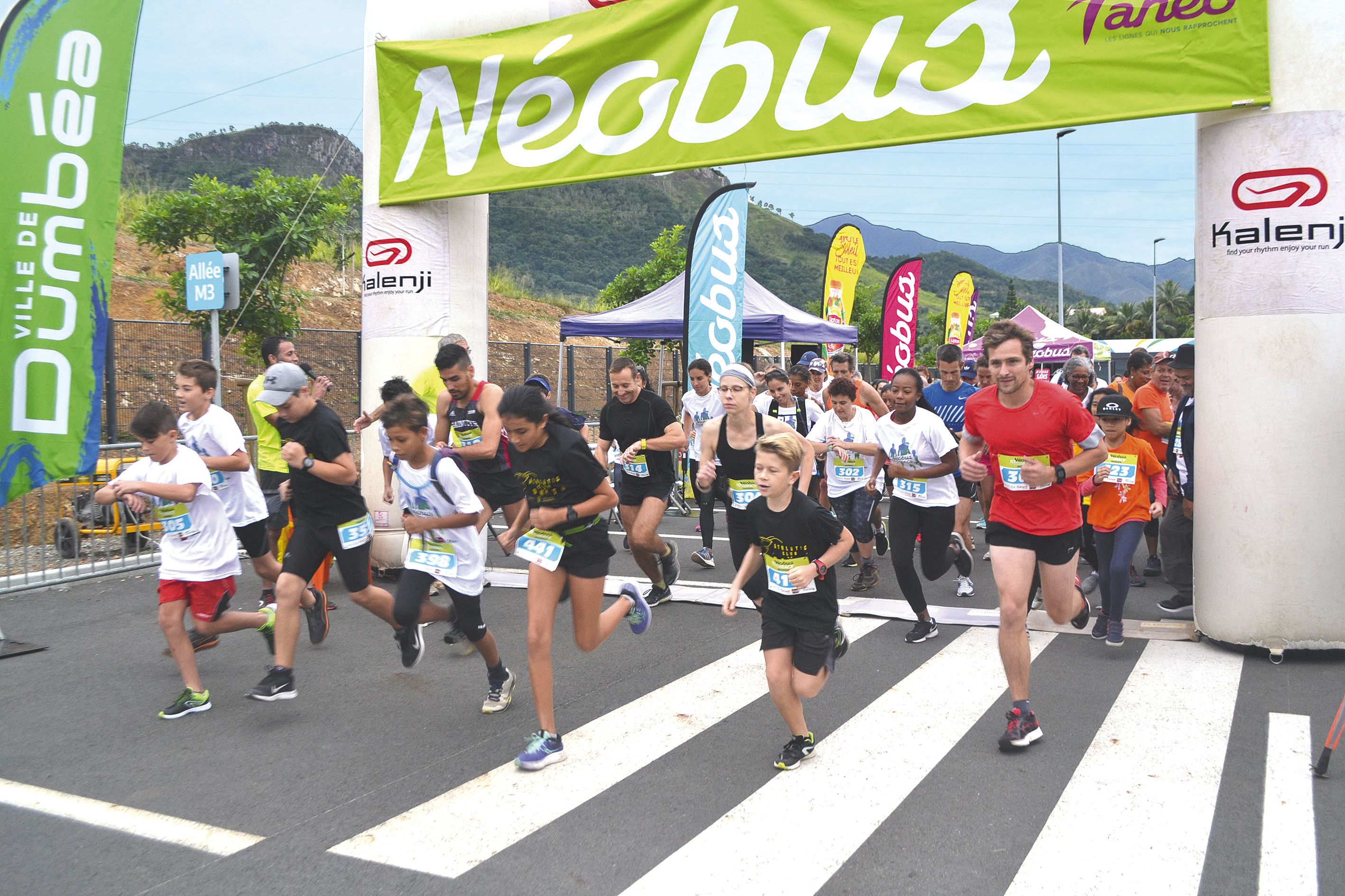 Plus de 250 coureurs découvrent le tracé du Néobus | Les Nouvelles ...