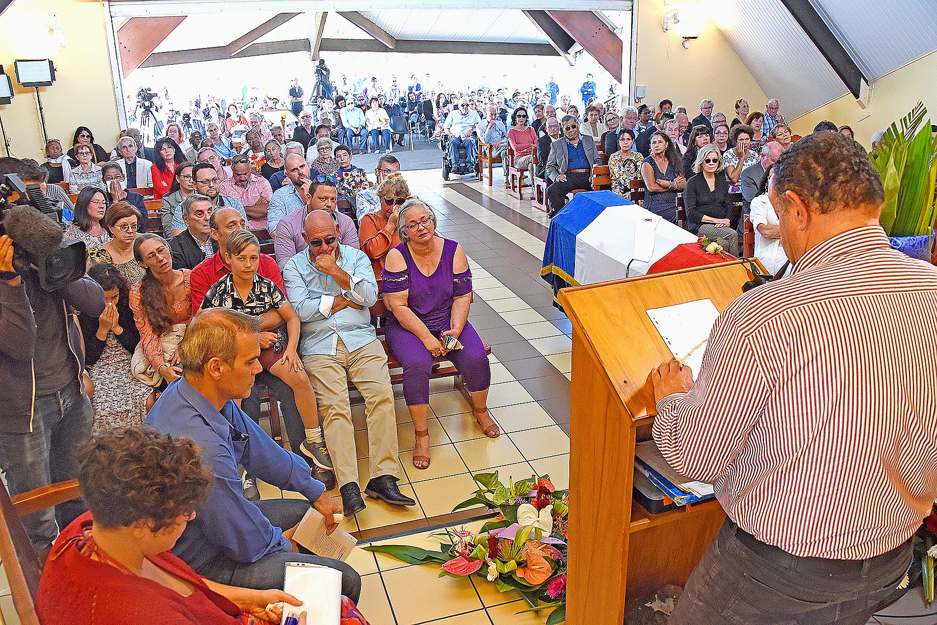 De nombreux Calédoniens présents pour l’adieu à Pierre Maresca | Les ...