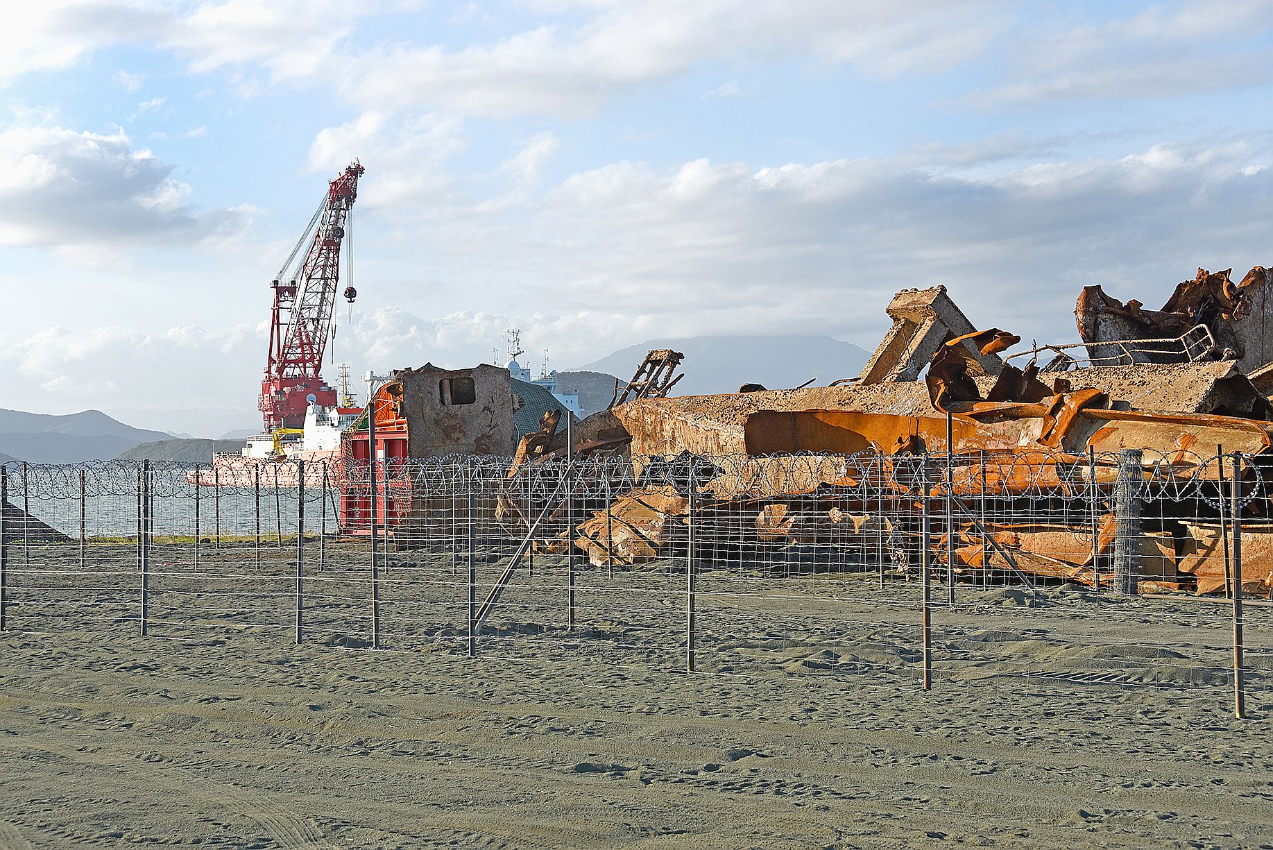 Les premières tonnes de l’épave du Kea Trader à Nouméa | Les Nouvelles ...