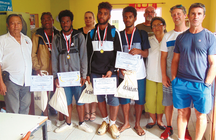 Quatre élèves de la section football du lycée Do Kamo ont été ...