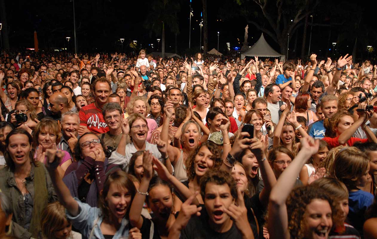 La foule emportée par Olivia Ruiz diaporama | Les Nouvelles Calédoniennes