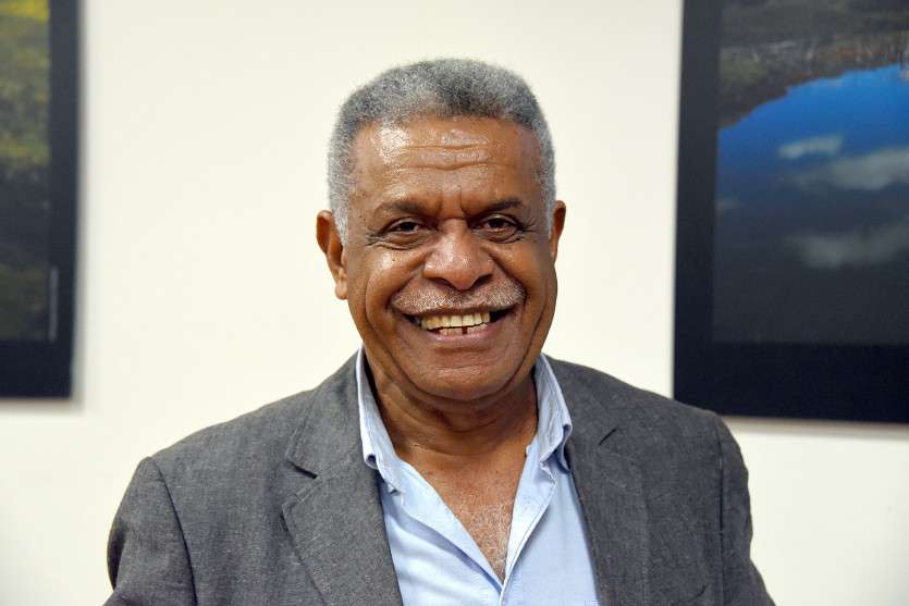 Louis Mapou vers la tête de l’exécutif, Samuel Hnepeune sur le départ ...